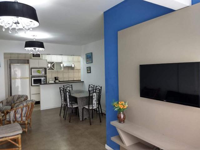 002 Apartamento à 50 metros da Praia de Bombas com Wifi e amplo terraço