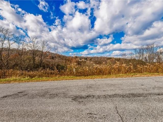 003 Oak Crest Dr, Stoystown, PA 15563