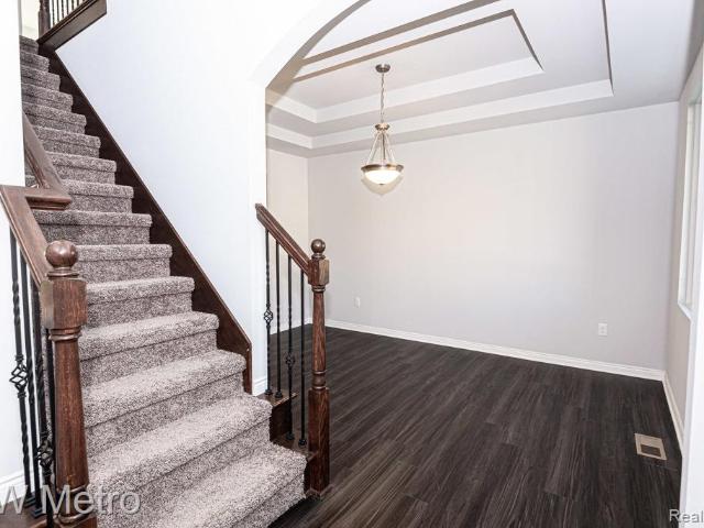 003 Oak Street