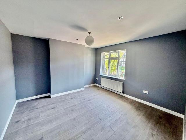 00, 410 Rayners Lane, Pinner, Middlesex HA5, 3 bed flat to rent, £3,000 pcm | PrimeLocation