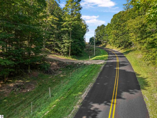 00 2 Carlson Road
