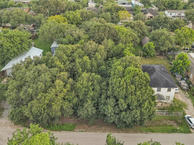 00 Teakwood Avenue