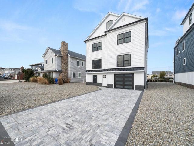 00 Adams Avenue