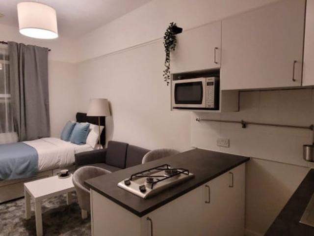 01/10/26 Newly refurbished tiny cosy Studio!