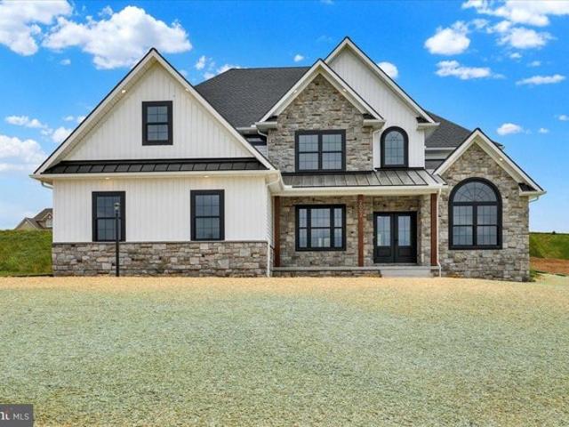 011 Starlight Ln, Lebanon, PA 17046