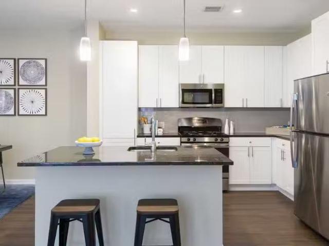 012 1201 Avalon Somers