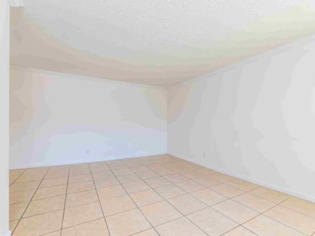 013 _500 S CRESCENT DR Studio, 1 Bathroom