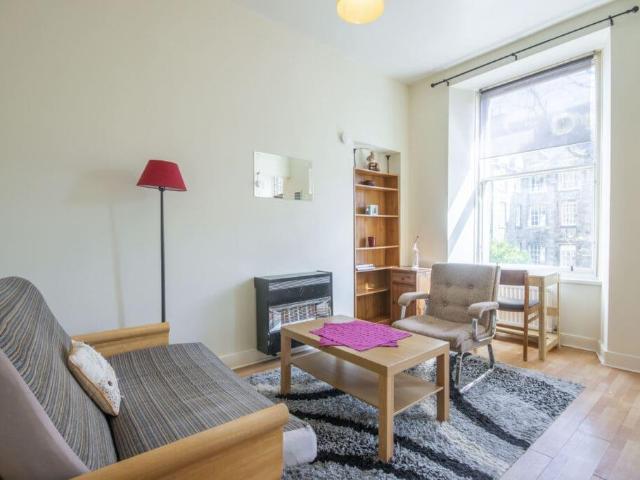 0140L Blackfriars Street, Edinburgh. 1 bed flat to rent £1,000 pcm £231 pw