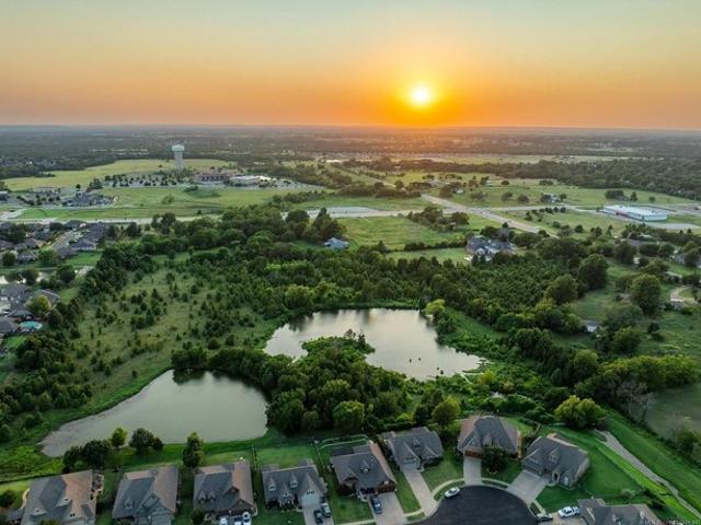 015 E 106th St, Owasso, OK 74055