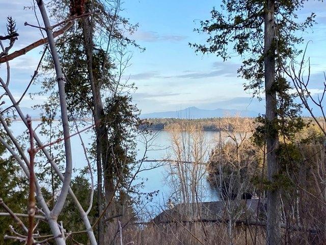 01 Woodcliff Dr, Plattsburgh, NY 12901