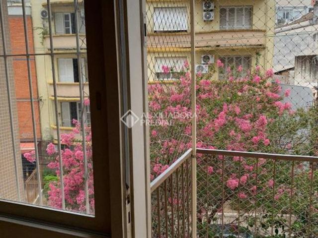 01 DORMITÓRIO COM 74M², COM SACADA NO CENTRO HISTÓRICO