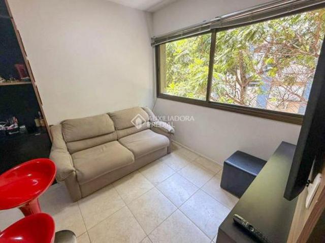 01 dormitorio mobiliado com vaga, prédio com elevador