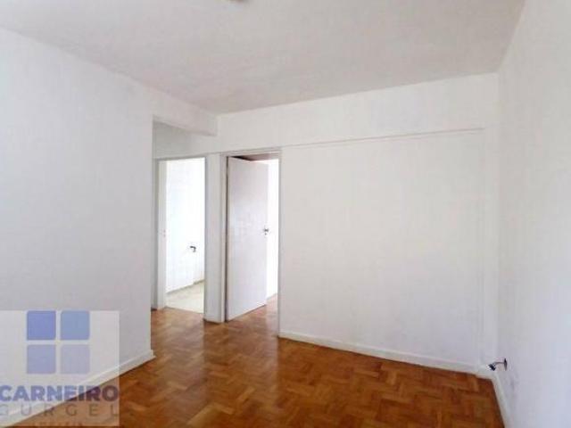 01 dormitório, 38,20m² de área útil, 01 vaga de garagem demarcada