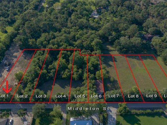 01 Middleton St, Bacliff, TX 77518