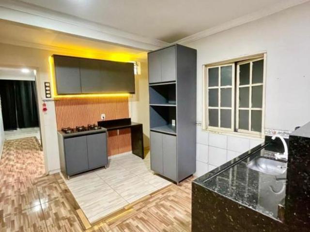 01 QUARTO COM ARMÁRIOS NA QE 40 GUARÁ ll ANDAR BAIXO AC CARRO 98150 8787