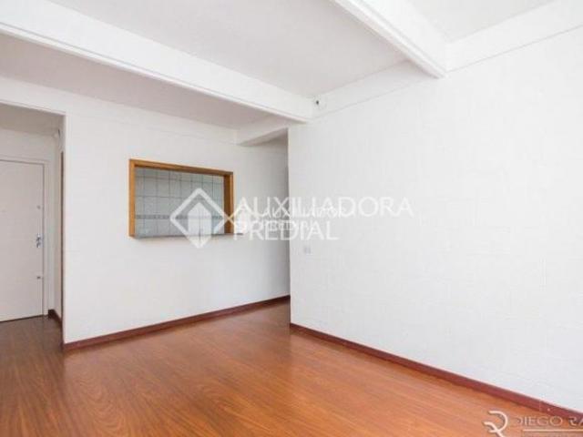 01 quarto no bairro Santana