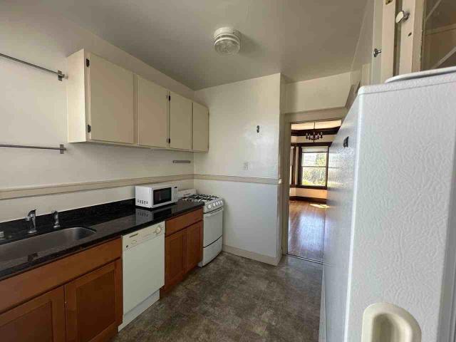 020 3721 25th 1 Bedroom Apartment for Rent at 3721 25th St, San Francisco, CA 94110 Noe Valley
