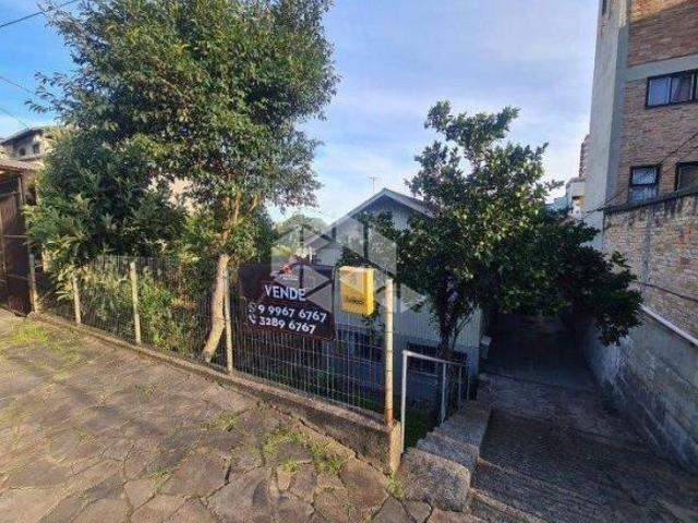 02 casas em terreno de 298m² no bairro Rio Branco em Caxias do Sul
