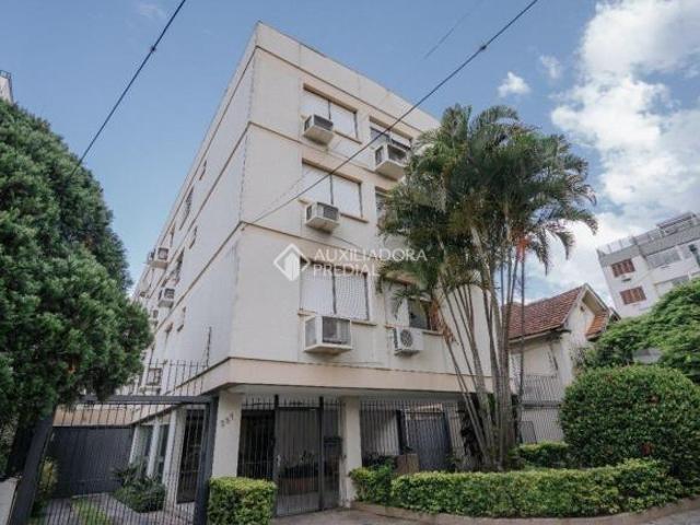 02 dorm sendo duas suites, vaga ampla no bairro Higienopolis próximo da Sogipa