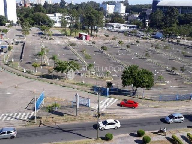 Apartamento andar alto 02 Quartos, sacada churrasqueira Vaga coberta
