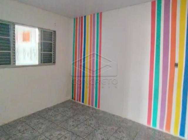 02 residências com 02 dormitórios + Salão com banheiro