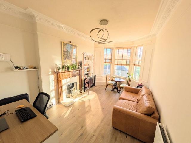 0453L Lochend Road, Edinburgh, EH6 8BX