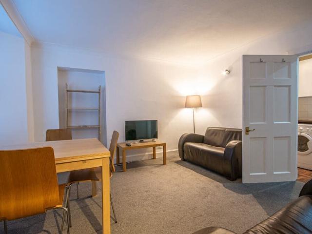 0479L Montague Street, Edinburgh, EH8 9QT