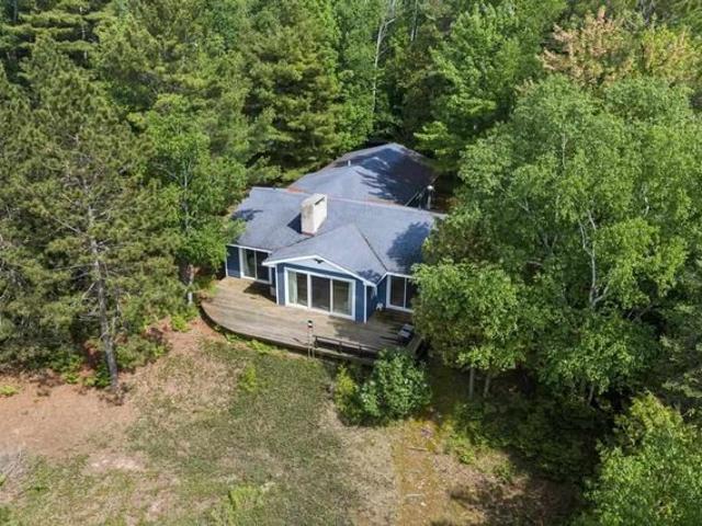 04883 Lakeshore Dr, Charlevoix, MI 49720