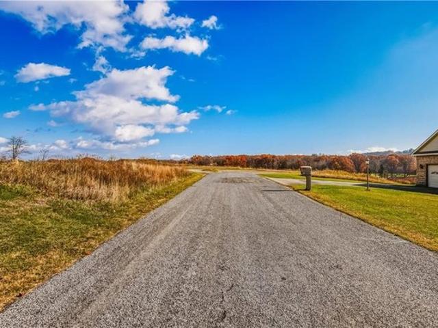 048 Oak Crest Dr, Stoystown, PA 15563