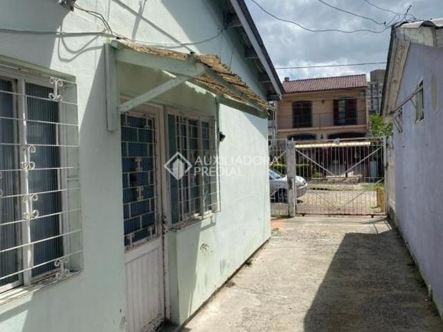 Terreno a venda com 4 casas no Bairro Santo Antônio