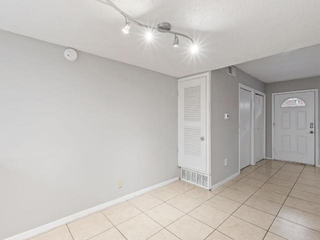 04 Flats 1 Bedroom Apartment for Rent at 1301 W Ben White Blvd, Austin, TX 78704 South Manchaca