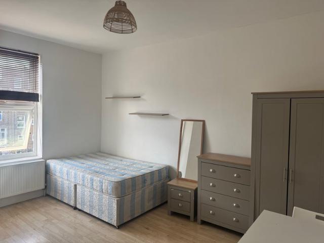 053T West Kensington Double Studio Flat, Single