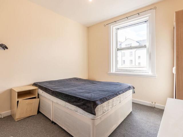 0550L Simon Square, Edinburgh, EH8 9HP