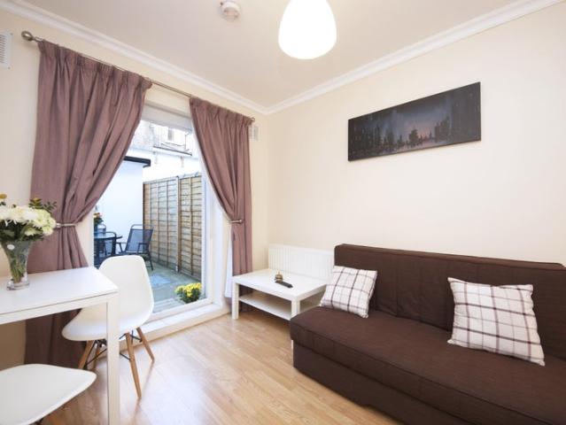 05G West Kensington Modern One Bedroom Flat Garden