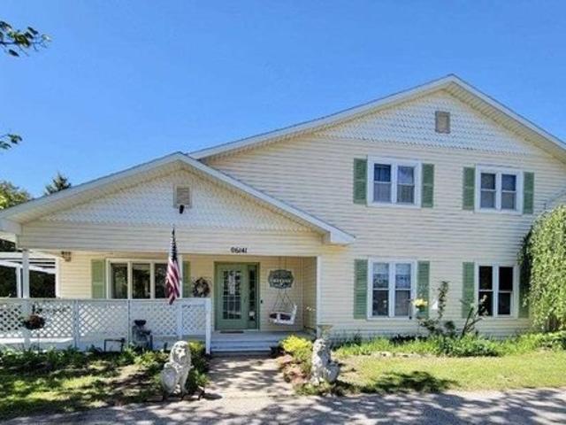 06141 S Old 31 Rd, Charlevoix, MI 49720