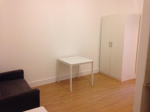 063T West Kensington Modern Studio Flat Bill Incl
