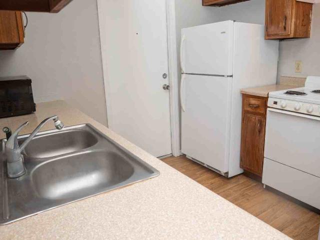 070 Woodcrest 1 Bedroom Apartment for Rent at 701 Hollycrest Dr, Champaign, IL 61821