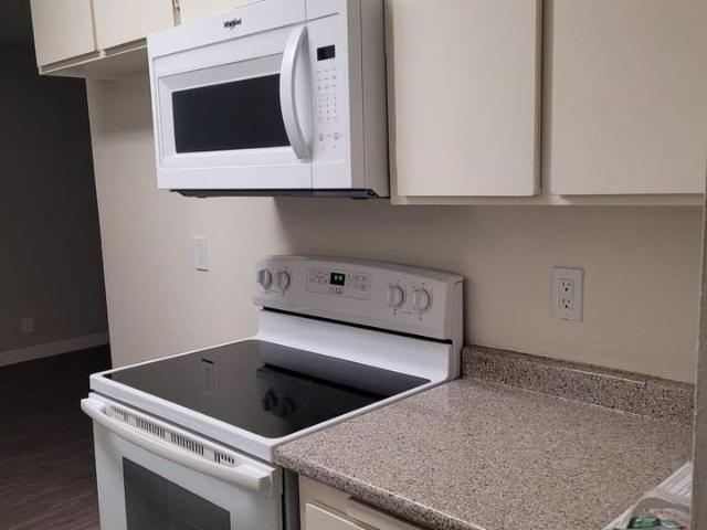 073 Canyon Crest Hills Apartments 2 Bedroom Apartment for Rent at 1005 Via Zapata, Riverside, CA 92507 Canyon Crest