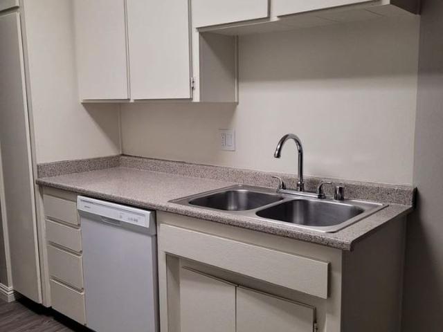 073 Canyon Crest Hills Apartments 2 Bedroom Apartment for Rent at 1005 Via Zapata, Riverside, CA 92507 Canyon Crest