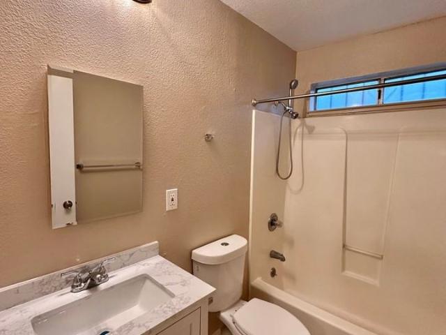 07828 2 Bedroom Apartment for Rent at 7828 International Blvd, Oakland, CA 94621 East 14th Street Business District North