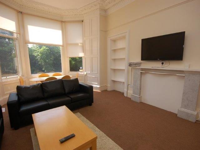 0905L Dalkeith Road, Edinburgh, EH16 5BY 5 bed flat to rent £3,400 pcm £785 pw