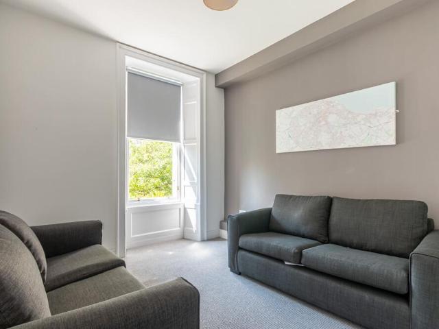 0935L Clerk Street, Edinburgh, EH8 9JH 5 bed flat to rent £3,750 pcm £865 pw