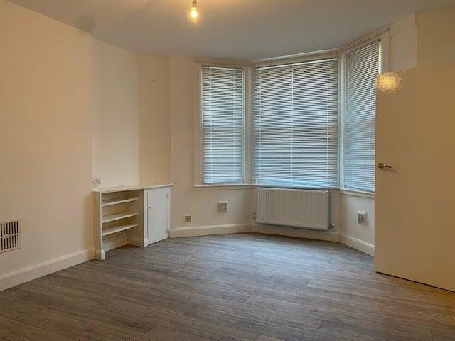 097T West Kensington Modern Two Bed Flat £635W