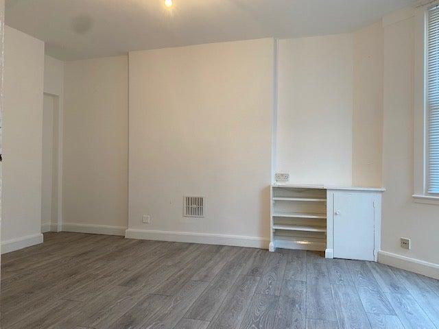 097T West Kensington Modern Two Bed Flat £635W