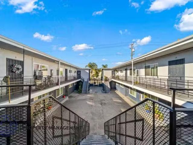 09 8232 Wilcox Apts