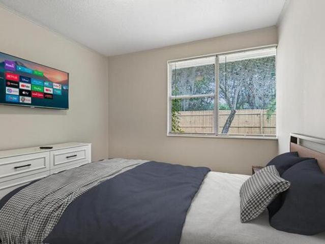 $0 Move In Fee! Affordable Room on a Spacious 1 Acre Property in Peaceful Orange Park