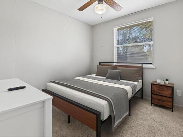 $0 Move In Fee! Affordable Room on a Spacious 1 Acre Property in Peaceful Orange Park