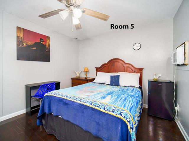 $0 Move in smart tv and mini fridge in all rooms Quiet Home near Bus stop and I 295 with TVs in every room!