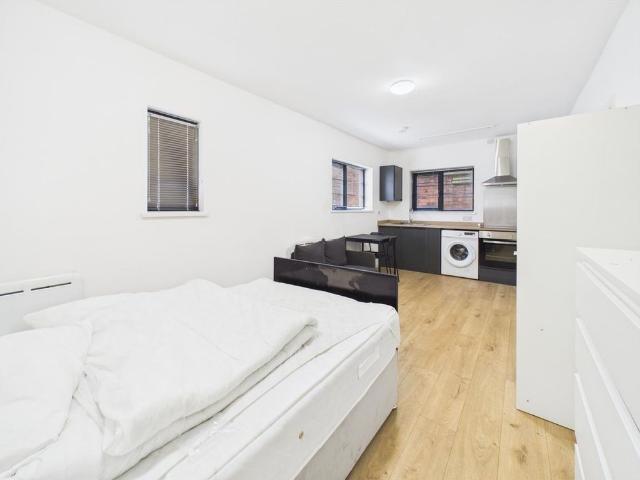 0 bedroom Studio flat to rent