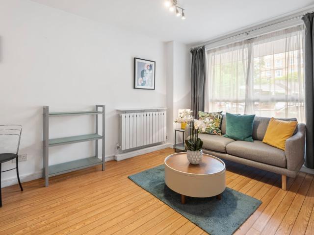0 bedroom property in Cromwell Road, Earls Court, London, SW5 £2,000 pcm | Chestertons